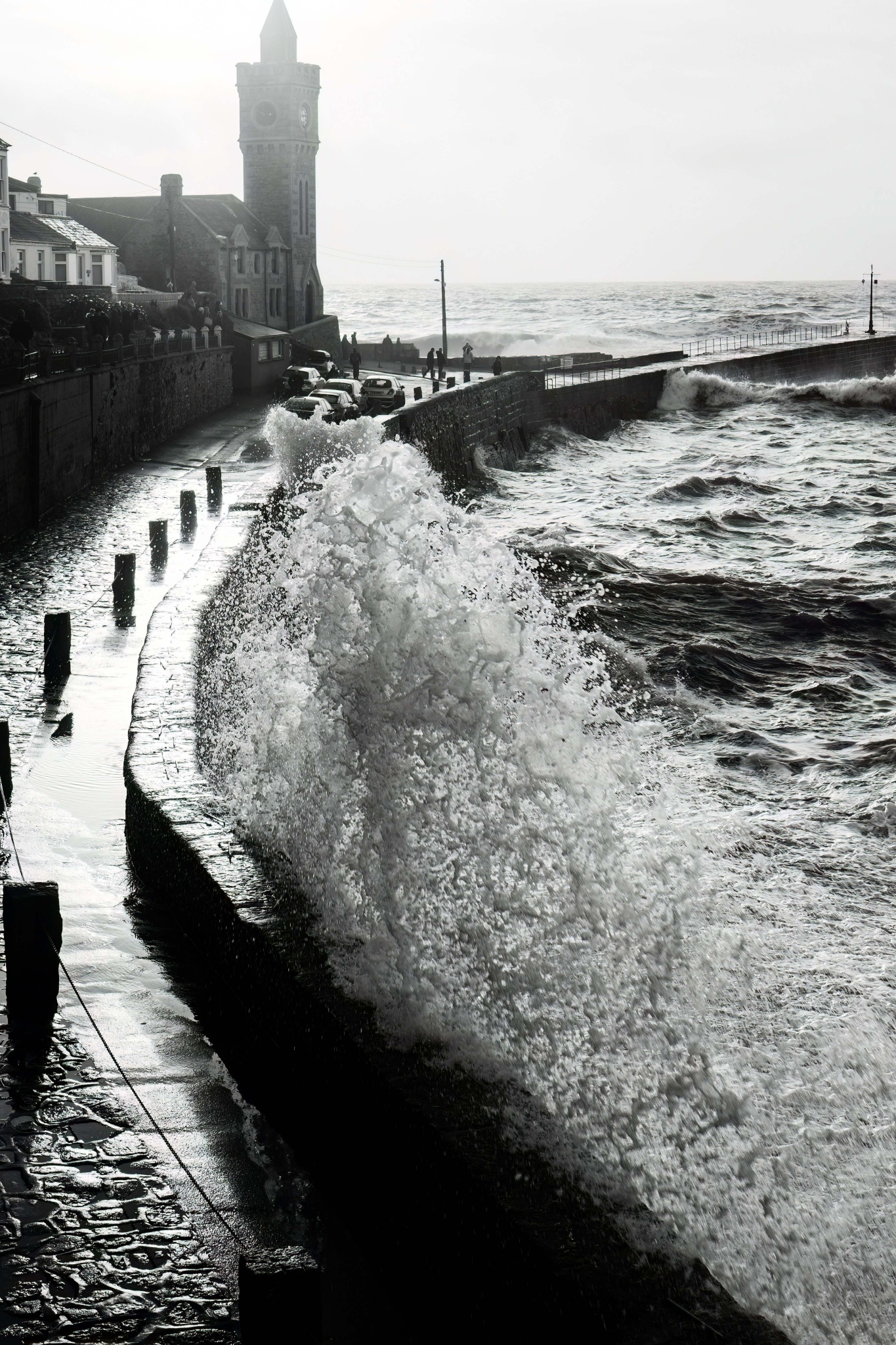Top Tips to Get the Best Out of Storm Watching in Cornwall